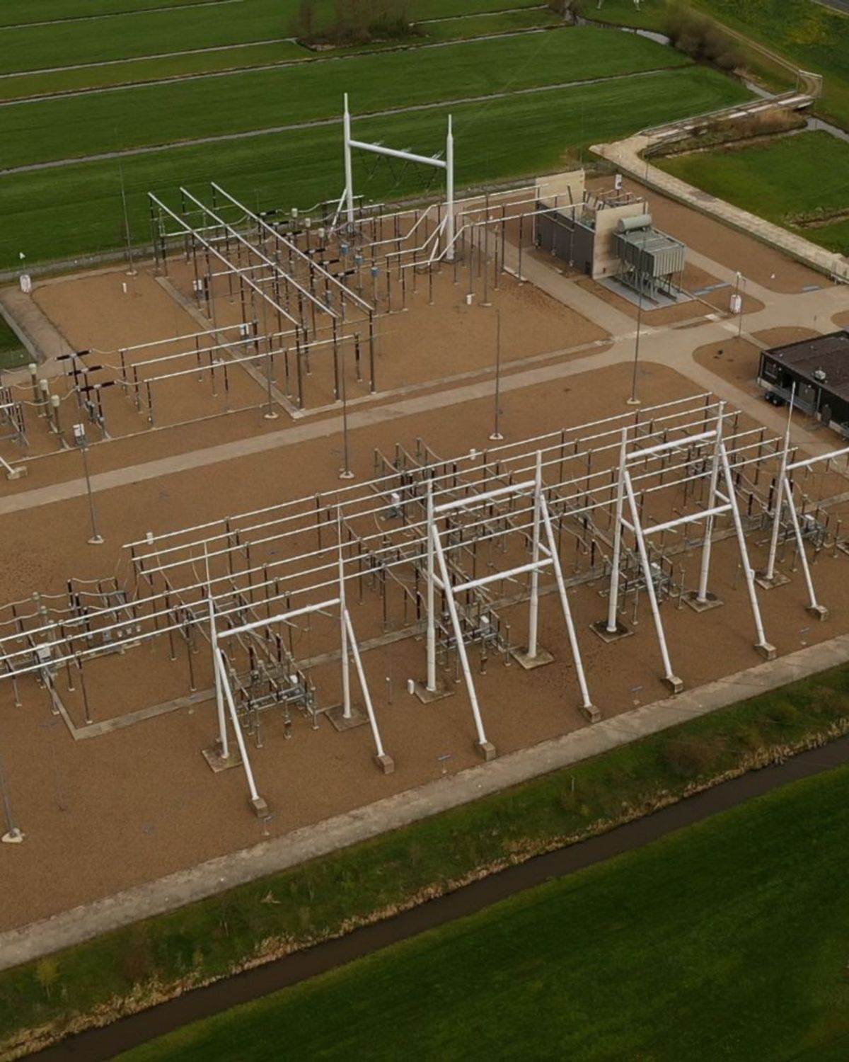 Stroomnetwerk in de regio onder hoogspanning, dit is waarom de ...