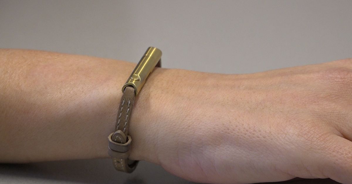 Gronings onderzoek leidde tot armband die met stank aanvallers verjaagt ...