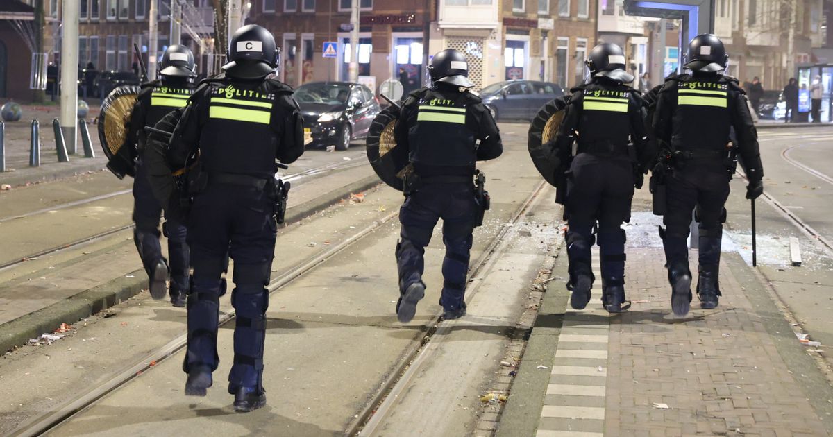 'Lelijk en absurd', politiechef verbolgen over 11 gewonde agenten ...