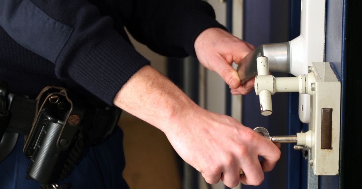 Celstraffen voor zware mishandeling met boksbeugel, mes en knuppel - L1 ...