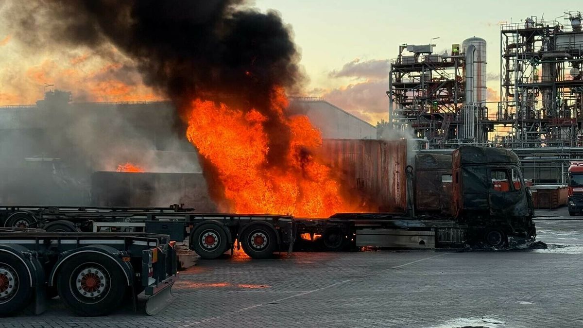 Vrachtwagens en container uitgebrand op bedrijventerrein Middelburg ...