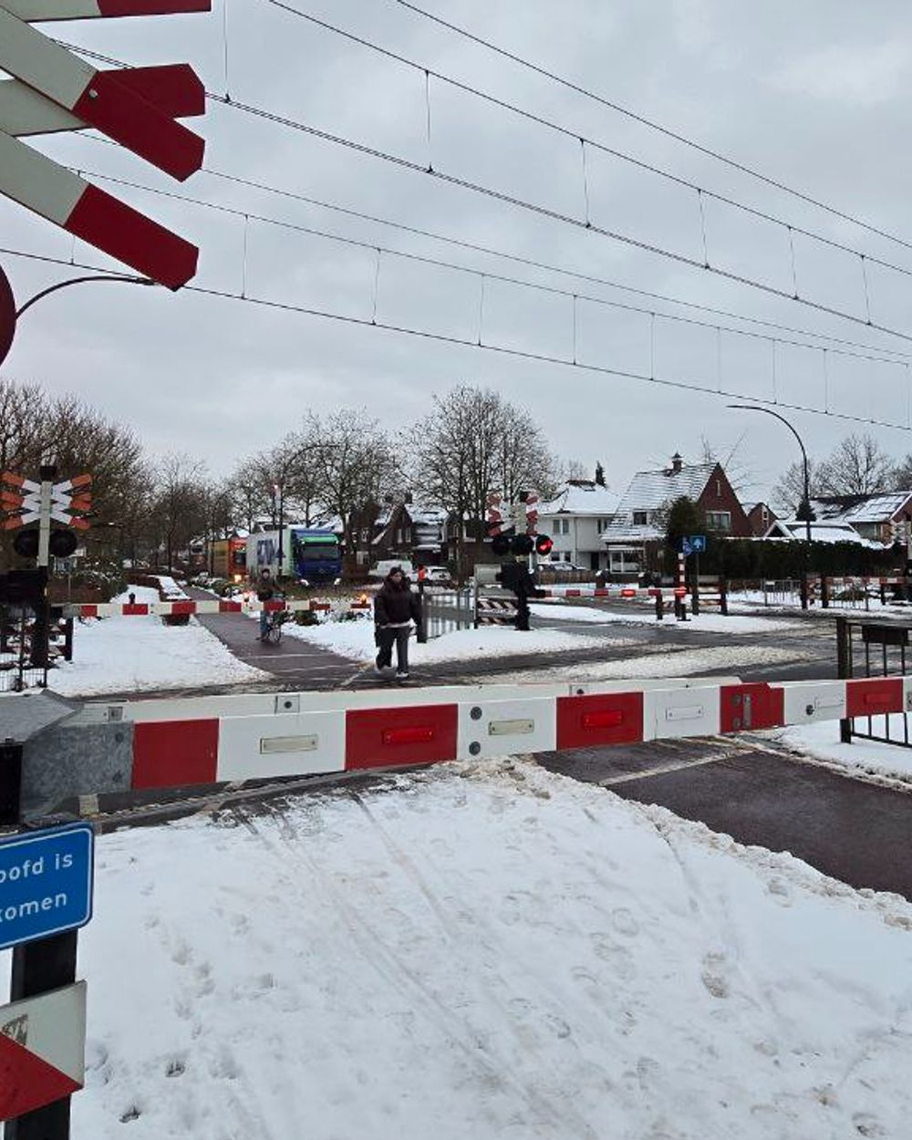 Aanrijding met passagierstrein bij station Borne, politie doet ...