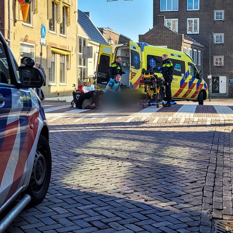 Vrouw met rollator aangereden op zebrapad | Overval op tabakswinkel, daders nog zoek - Rijnmond