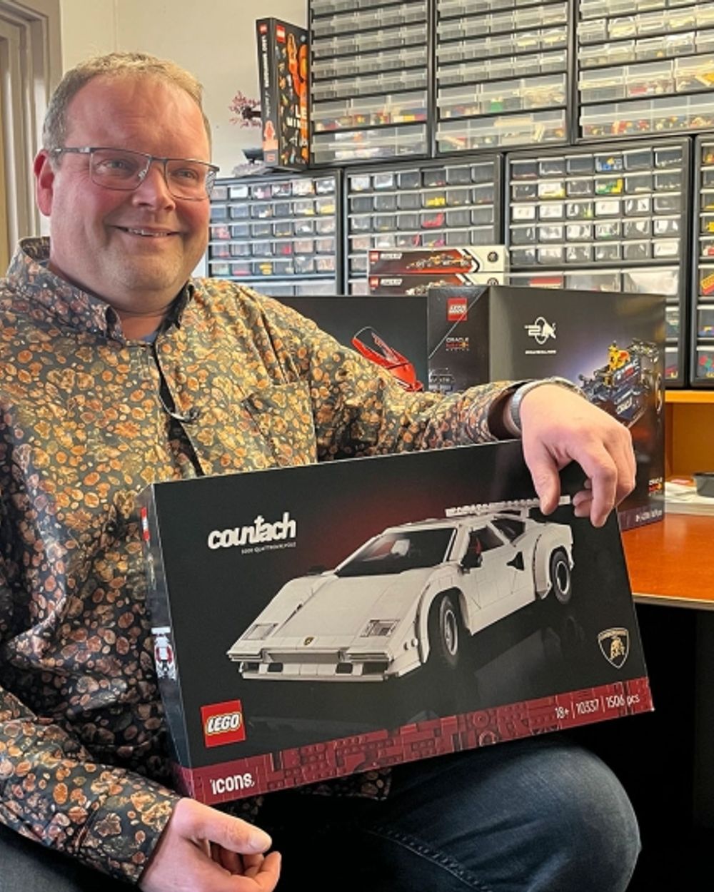 Edwin (45) is stapelgek op Lego: 'Mijn hele huis staat er vol mee ...