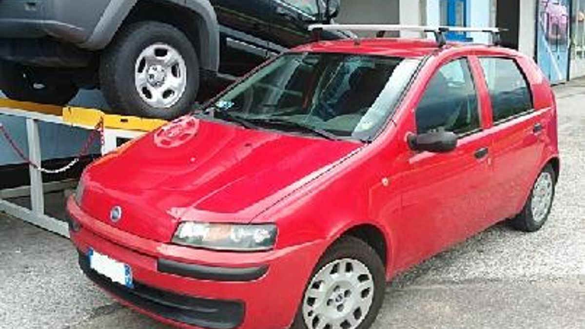 Zoektocht naar rode Fiat na ernstig ongeluk Stramproy - L1