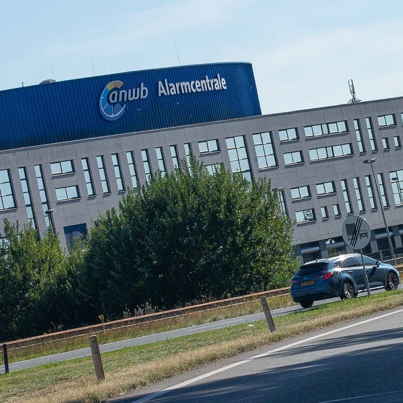 Alarmcentrale ANWB 900.000 keer gebeld door Nederlanders met pech - RTV ...