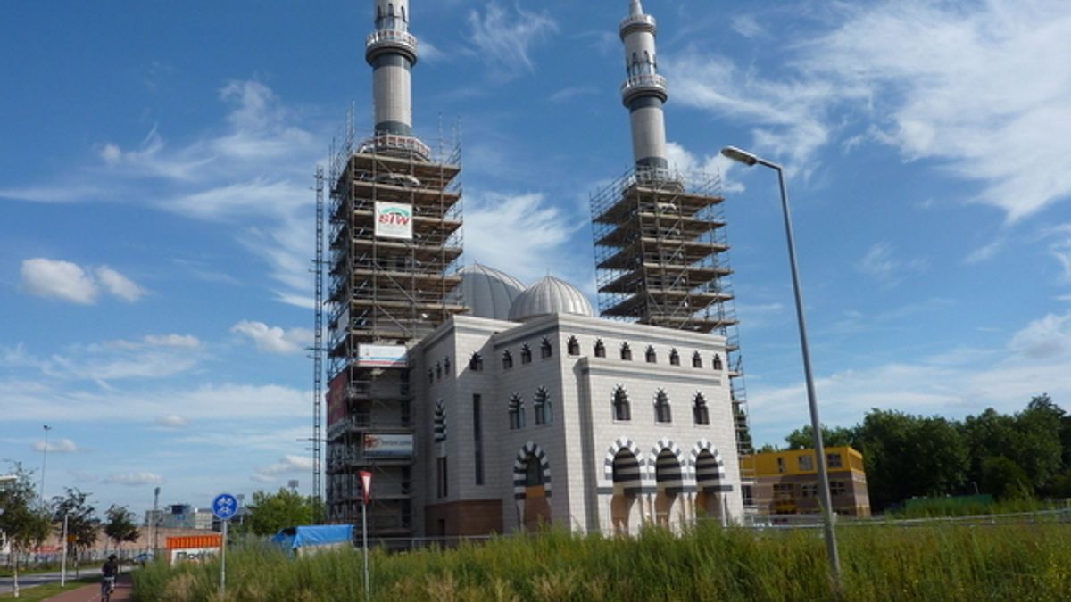 Essalam moskee nadert voltooiing - Rijnmond