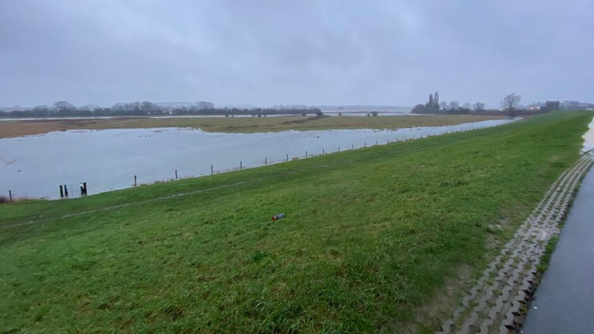 Water in de Waal staat hoger, maar zorgen zijn er niet - Omroep Gelderland