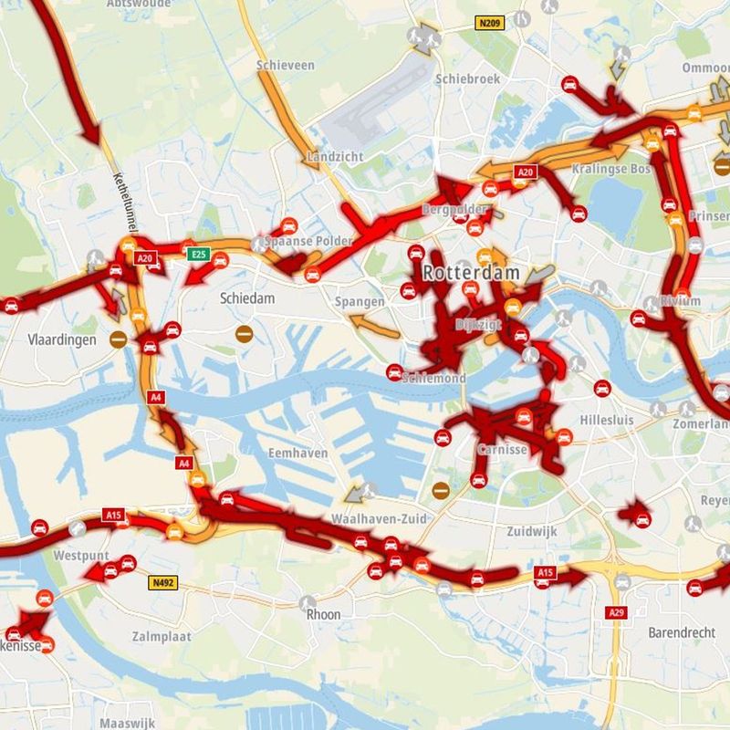 Brandje in Roteb-loods leidt tot verkeerschaos in Rotterdam, Maastunnel ...