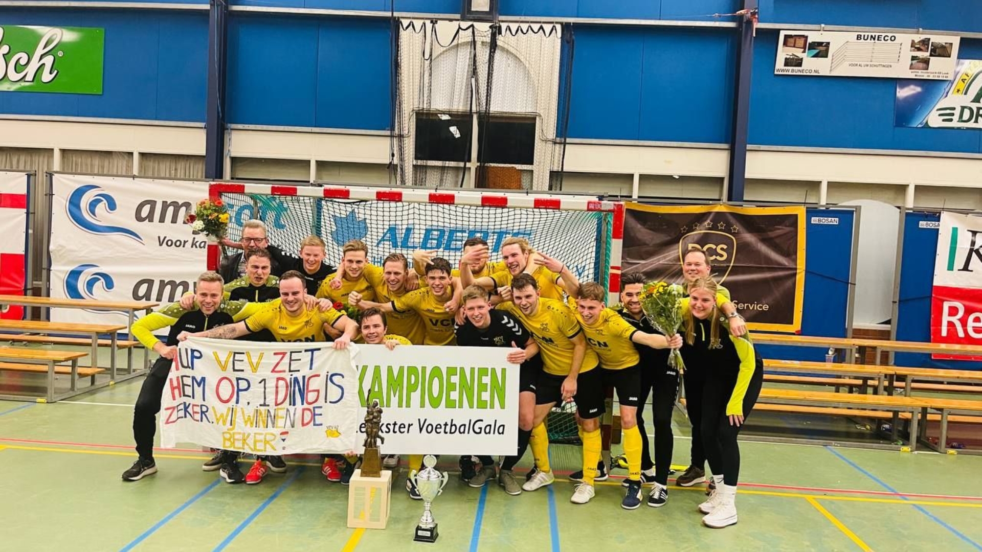 VEV '67 prolongeert titel Leekster Zaalvoetbalgala: 'Deze keer moest ik ...