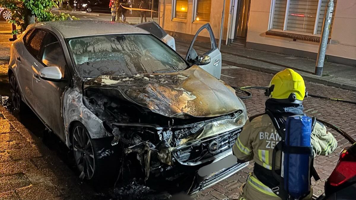 Auto brandt uit in Middelburg, oorzaak onbekend - Omroep Zeeland