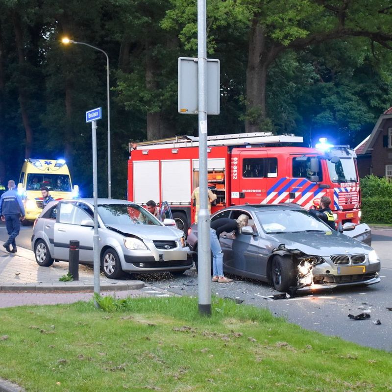 Drie gewonden bij botsing in Emmen - RTV Drenthe