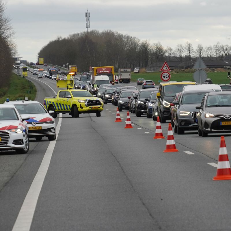 Ongeluk op A28 bij Ubbena, automobilist gewond - RTV Drenthe