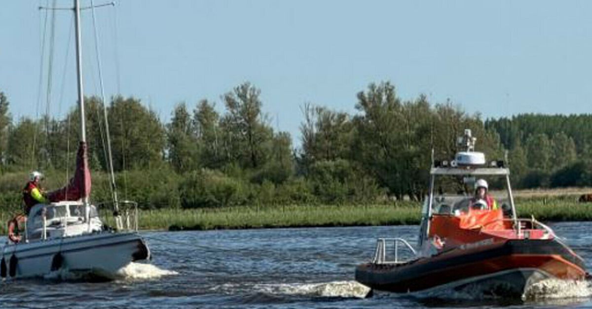 Sylboat mei motorproblemen, KNRM bringt skip nei haven Lauwerseach ...
