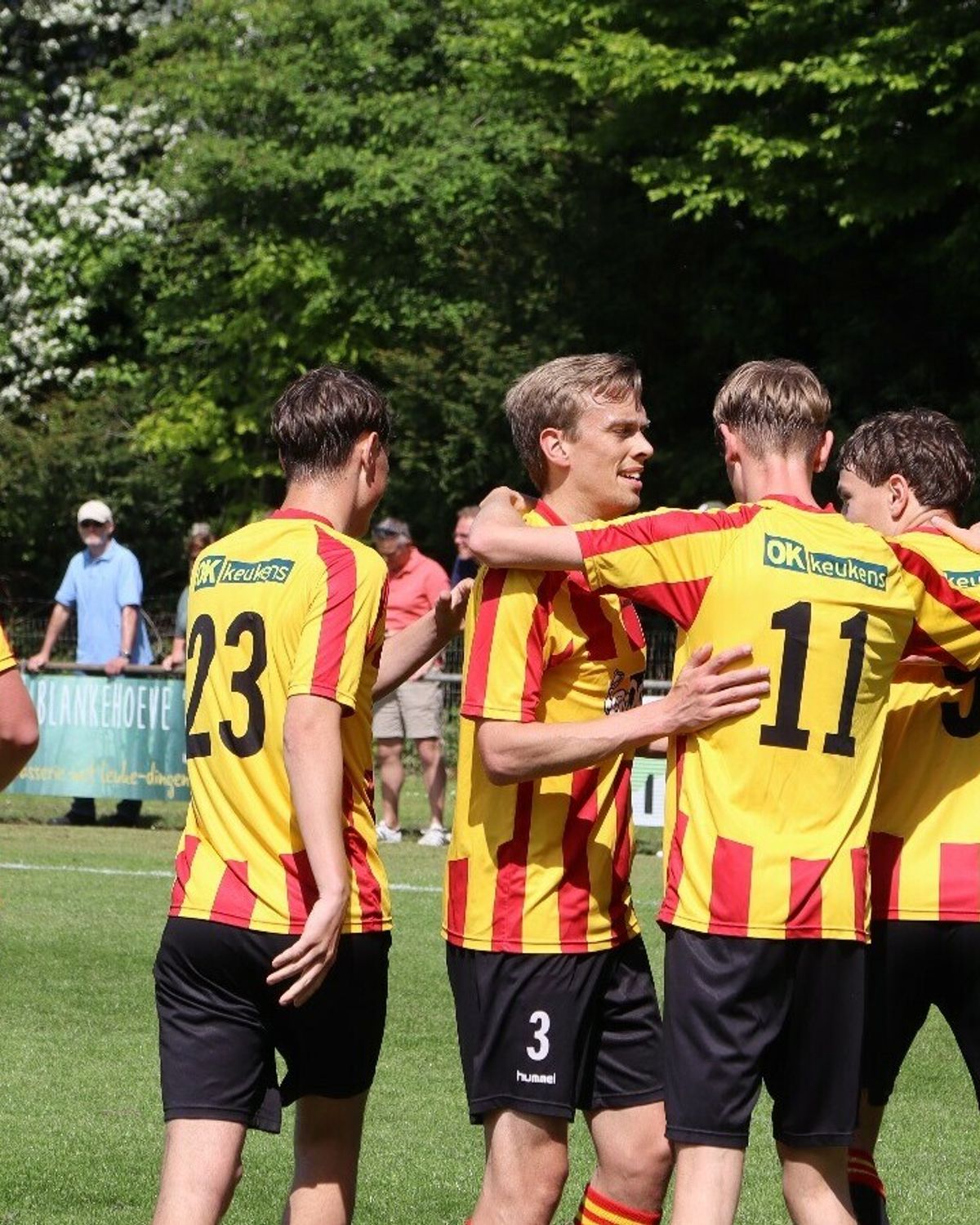 VAKO heeft last van kampioenskoorts en morst punten in Glimmen - RTV ...