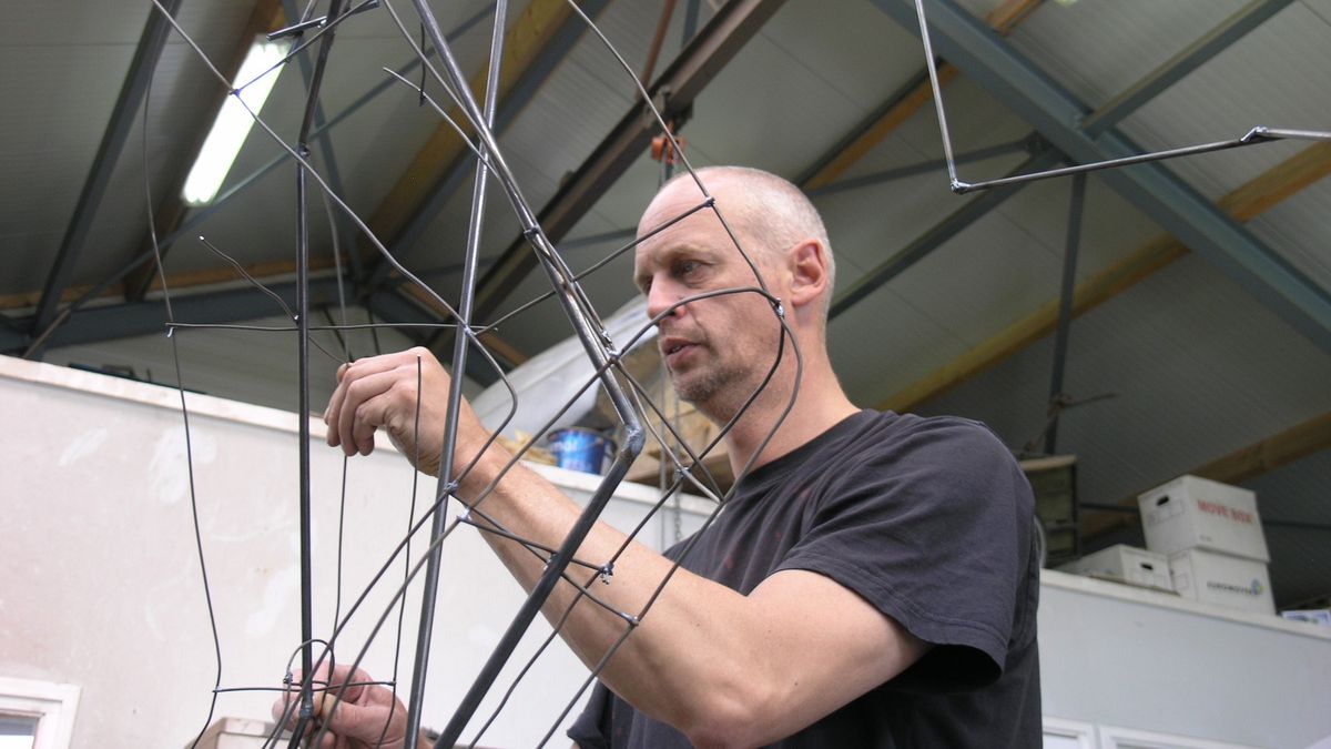 Beeld Johan Cruijff van kunstenaar Hans Jouta onthuld in Amsterdam - Omrop Fryslân