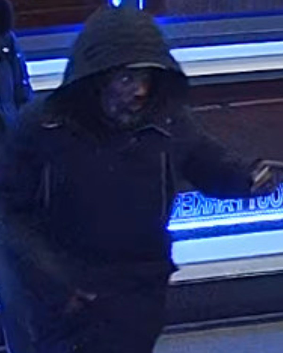 Man wordt op straat met vuurwapen gedwongen te pinnen - Rijnmond