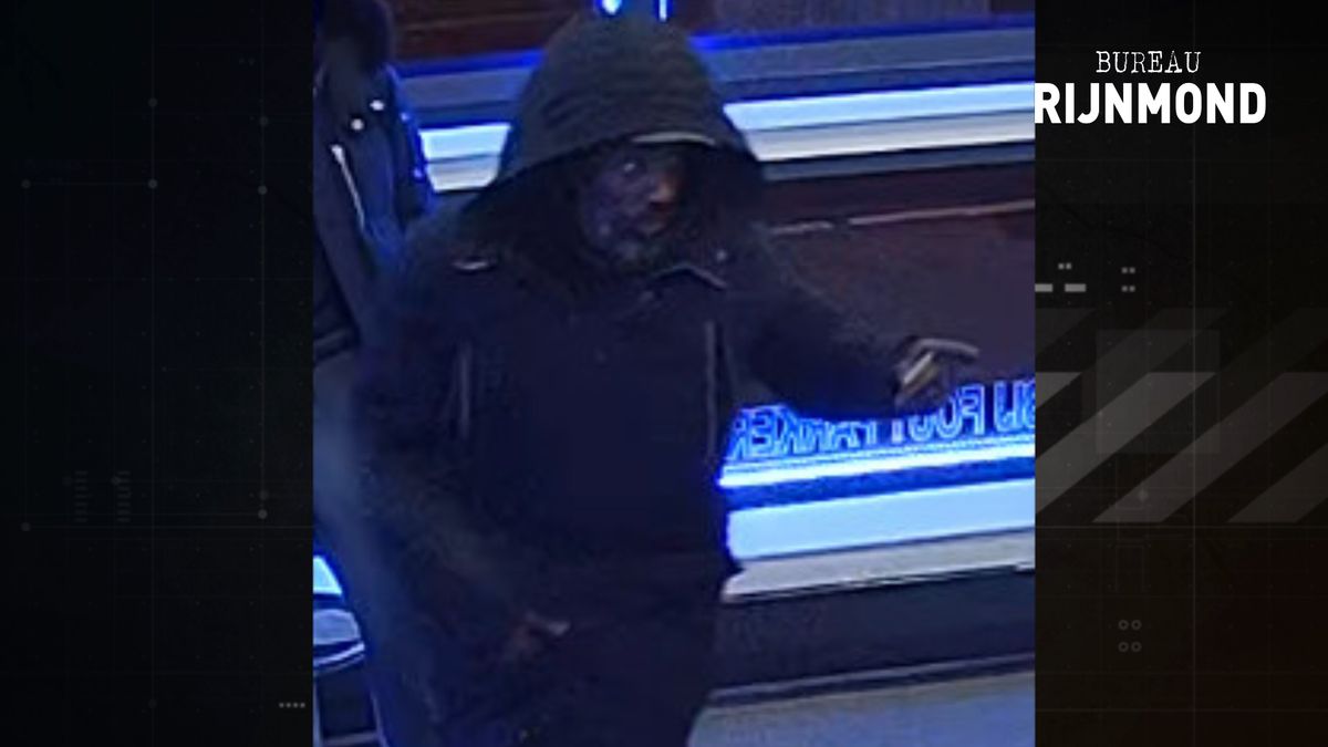 Man wordt op straat met vuurwapen gedwongen te pinnen - Rijnmond