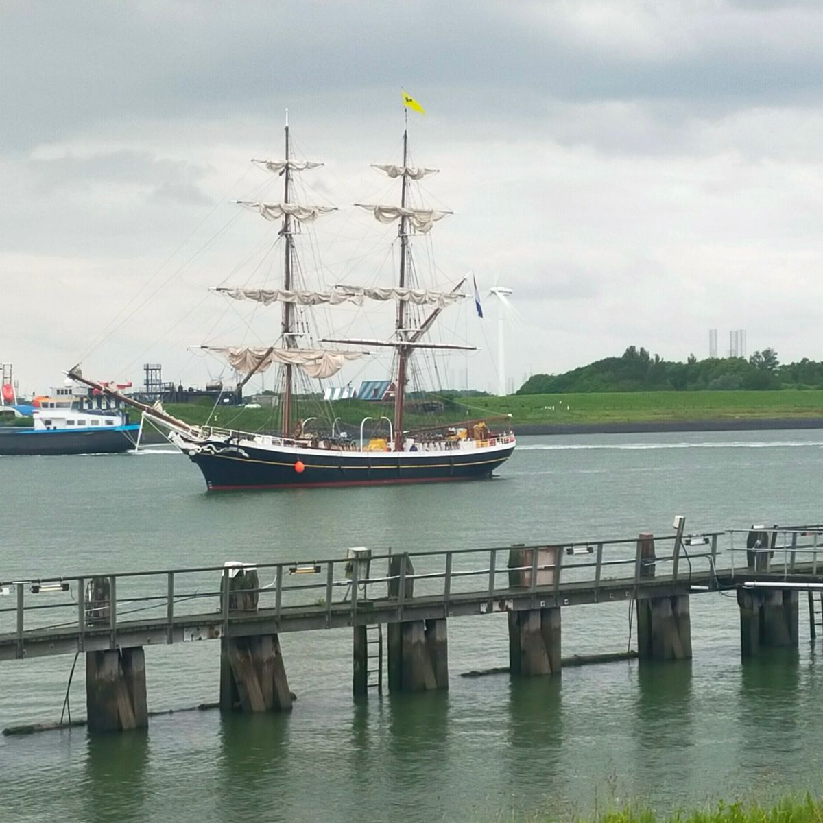 Eerste schepen voor Vlissingen Martiem varen haven binnen: 'Het is ...