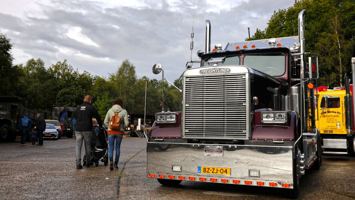 In Beeld: Zwaar materieel trekt veel bekijks in Soesterberg - RTV Utrecht