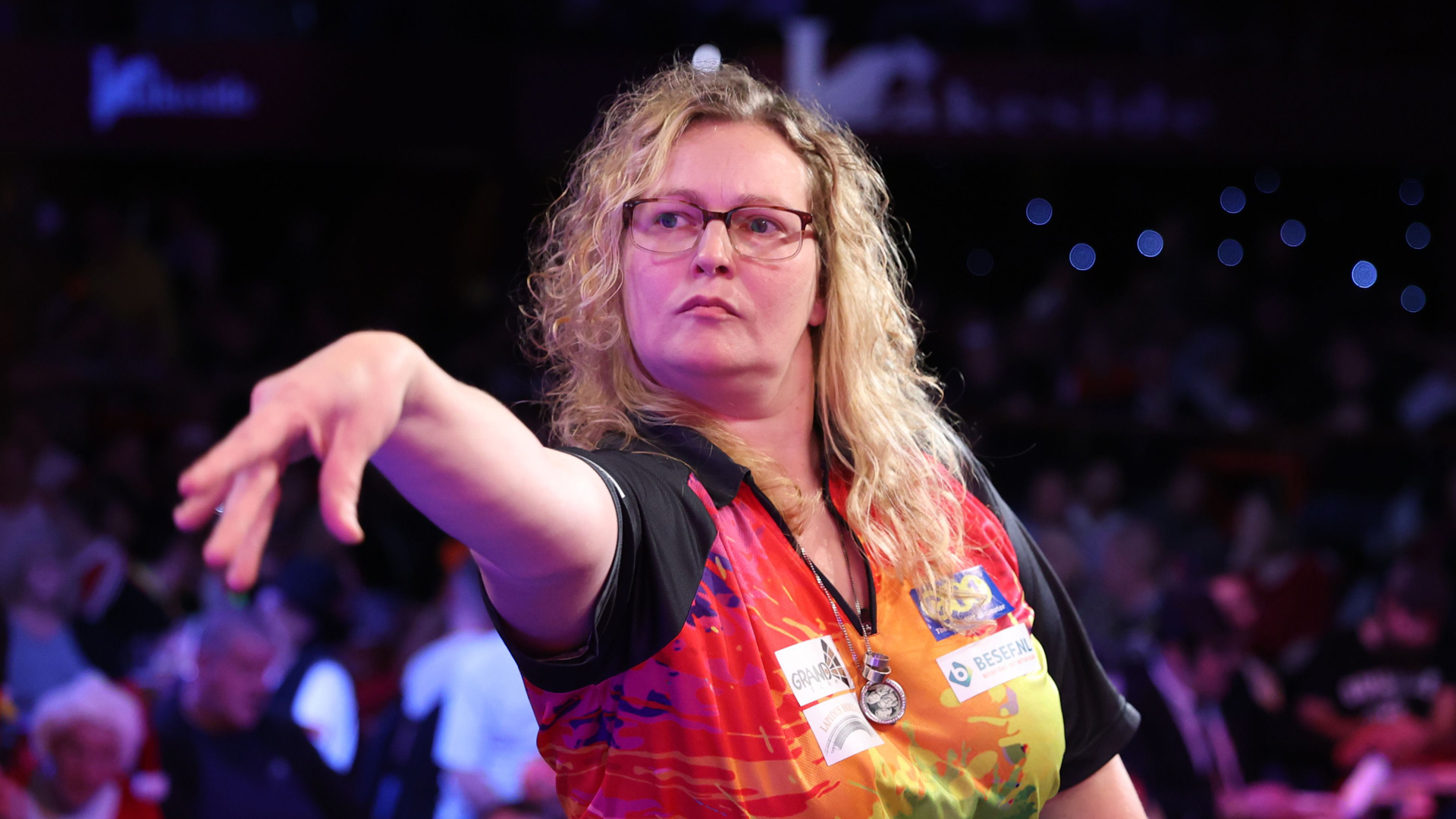 Dartsters willen niet met transvrouw spelen en stappen uit Nederlands ...
