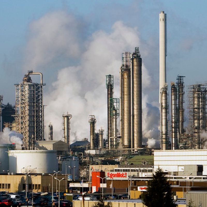 'Vervuiling raffinaderijen openbaar maken' - Rijnmond