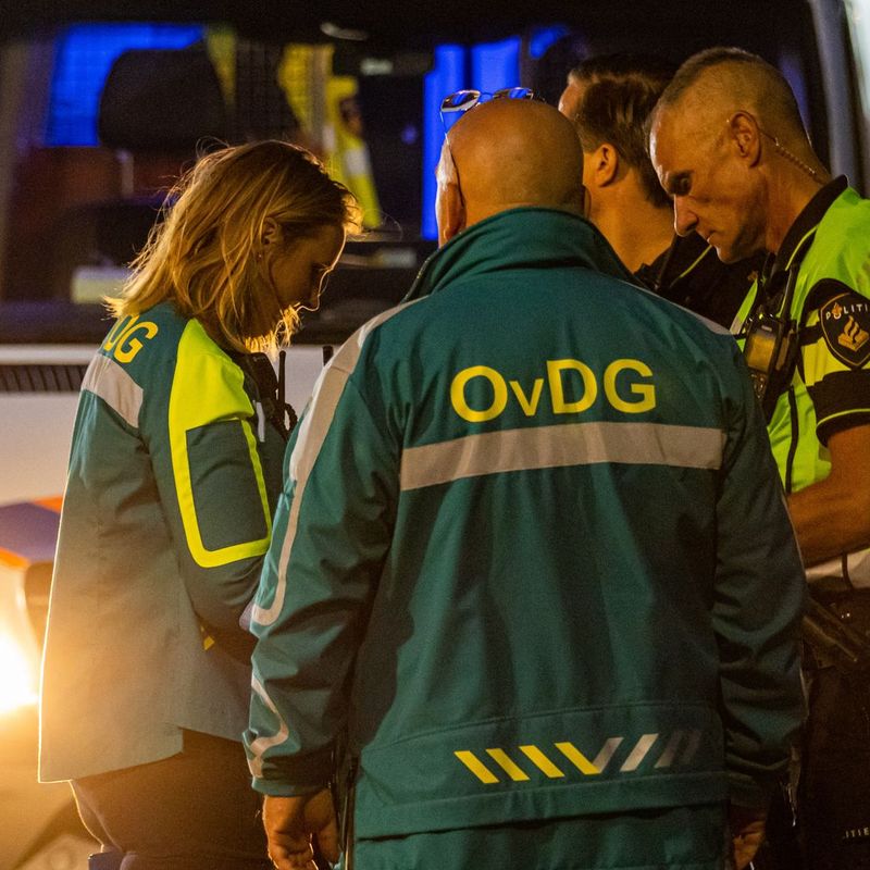 Hulpverleners Nathan, Jos en Kees hadden dienst tijdens het ...