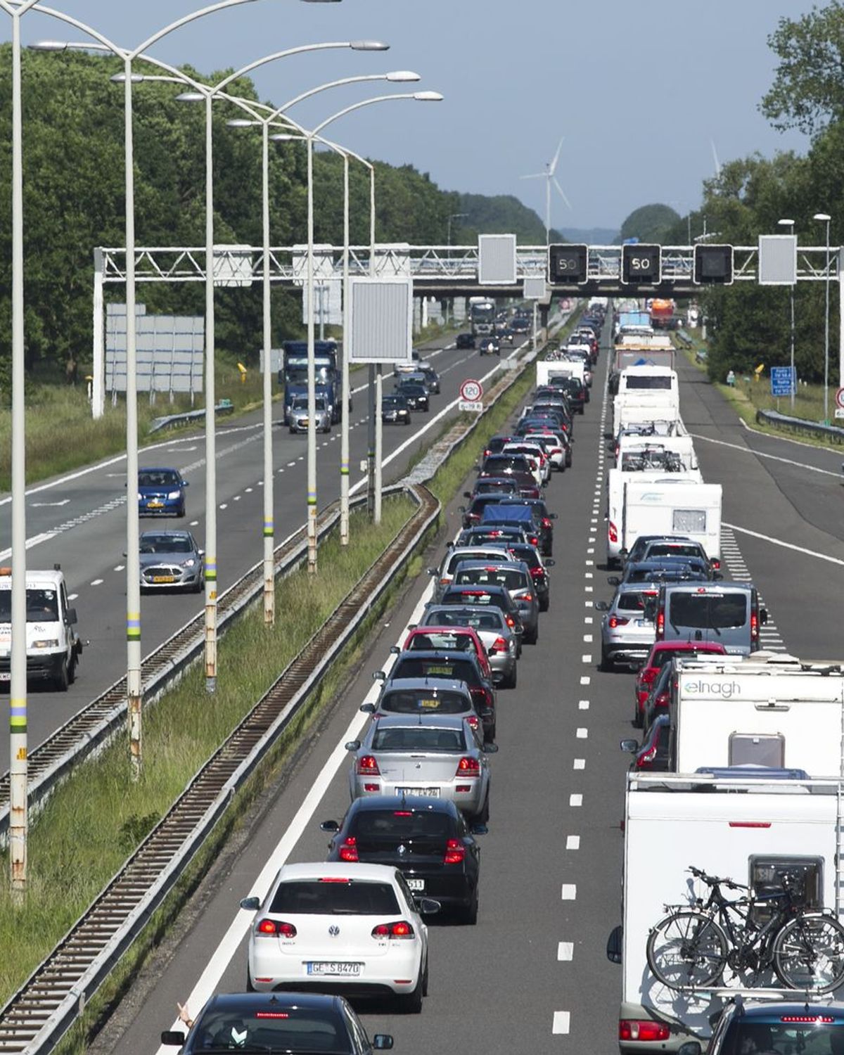 ANWB verwacht files vanwege Duitse feestdag - Omroep Gelderland