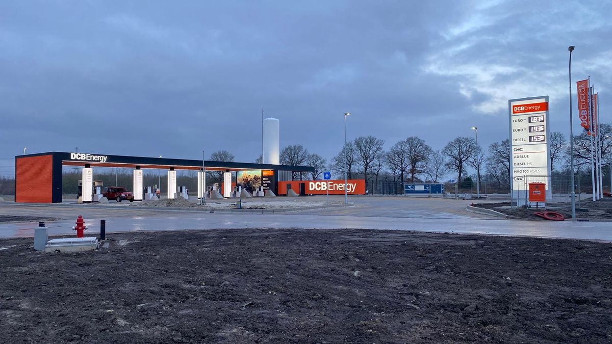 Tankstation met duurzame brandstoffen langs de A28 open - RTV Drenthe