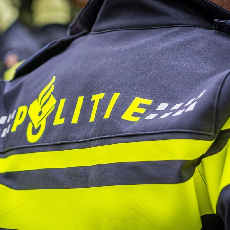Man (18) aangehouden voor bedreigen agent op social media - Omroep Zeeland Man (18) aangehouden voor bedreigen agent op social media - Omroep Zeeland