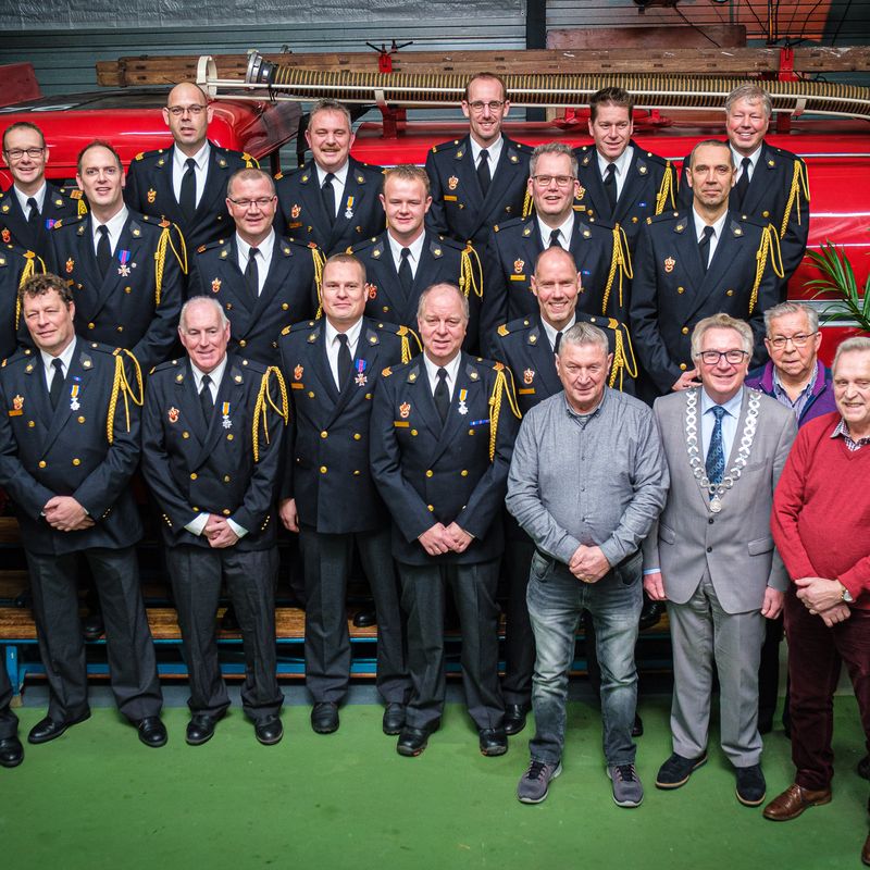 Lintjes en oorkondes voor vrijwillige brandweermannen Wageningen ...