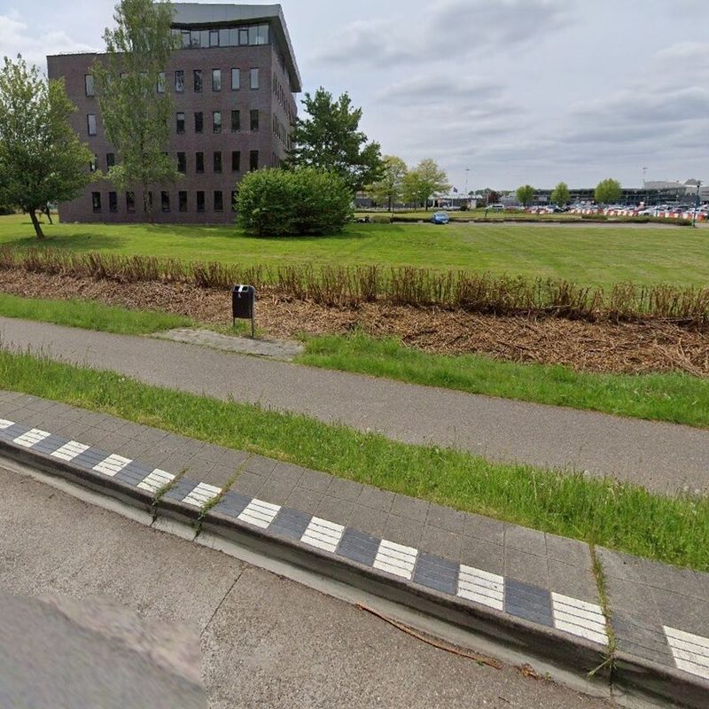 'Vliegveld Eelde moet weer een veilige bushalte krijgen' - RTV Drenthe