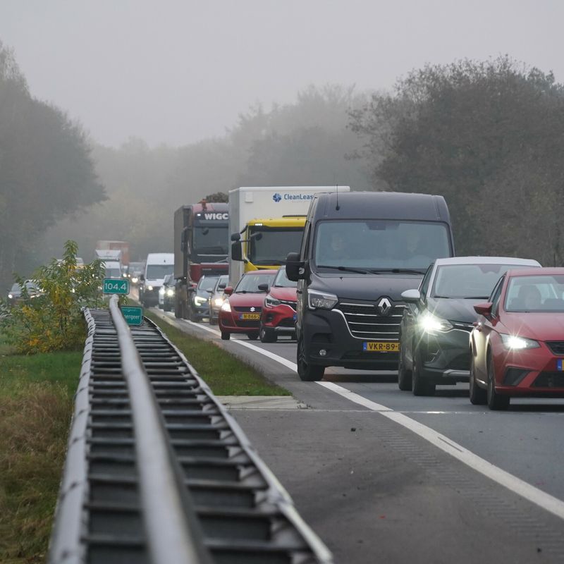Verkeer N34 en A28 komt weer op gang na ongeluk - RTV Drenthe