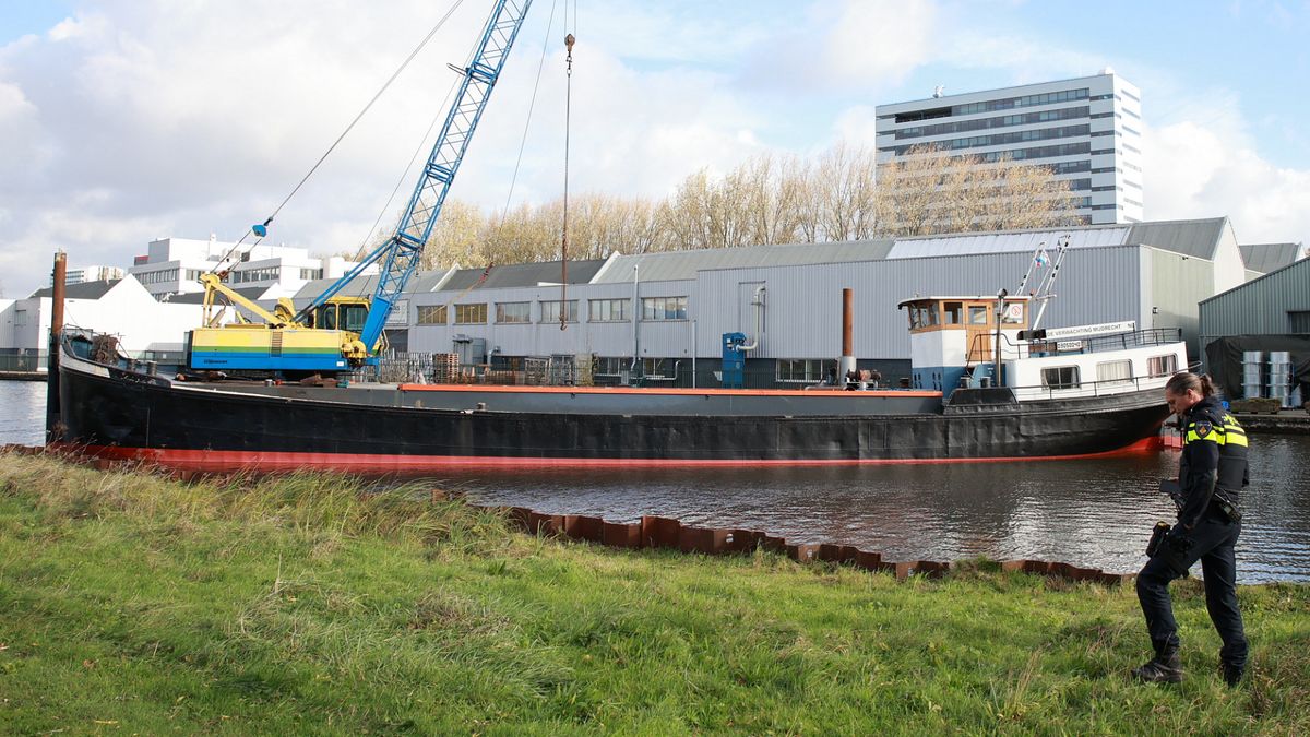 Naweeën storm Benjamin: schip raakt op drift, kanaal geblokkeerd ...