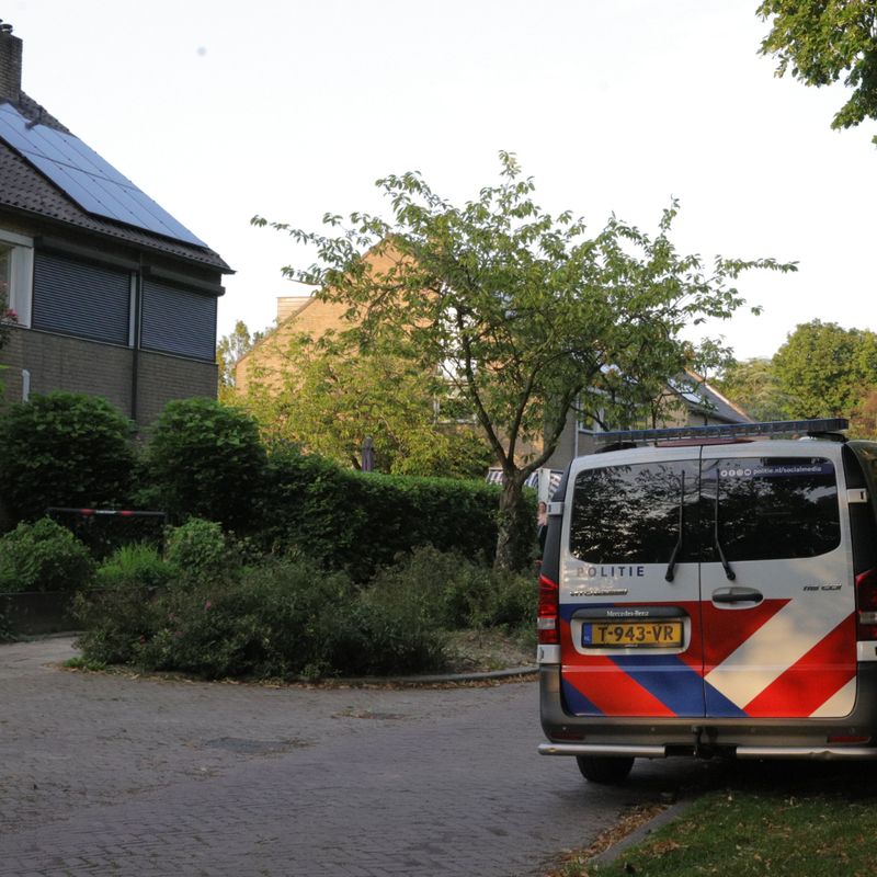 Man dringt woning van vrouw (79) binnen, terwijl twee vrouwen haar aan ...