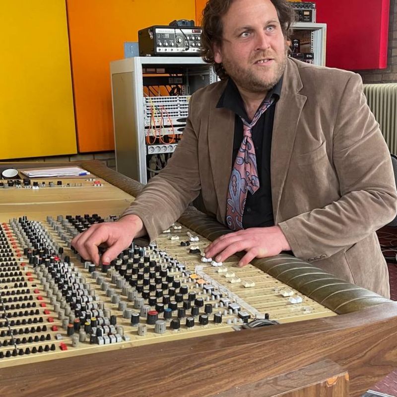 Van psalmen naar rockmuziek: kerk wordt studio - RTV Noord