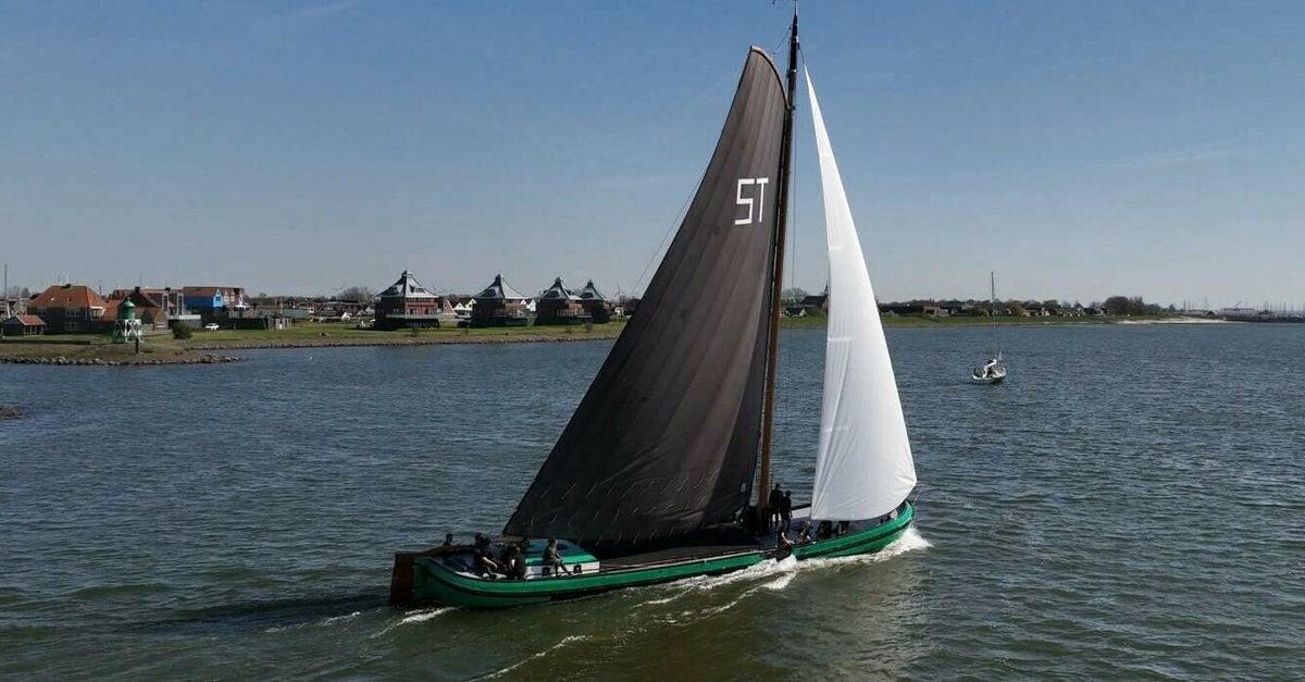 Van wrak naar wedstrijdschip: het skûtsje Vrouwe Jantje zeilt weer ...