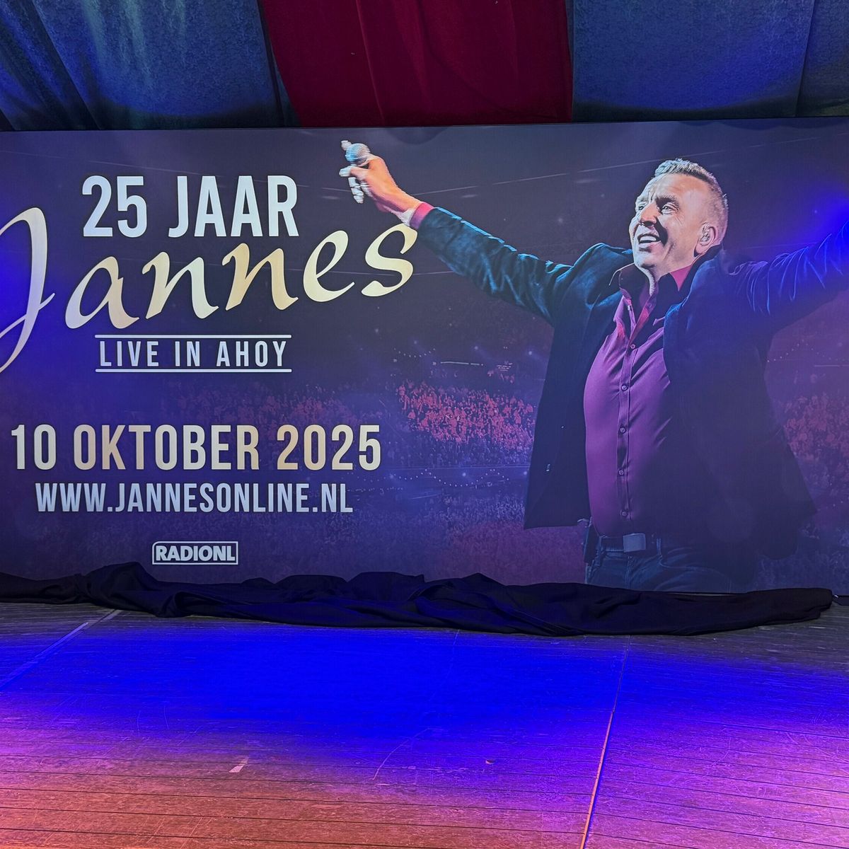 Jannes zingt 25 jaar het levenslied en viert dat met een concert in ...