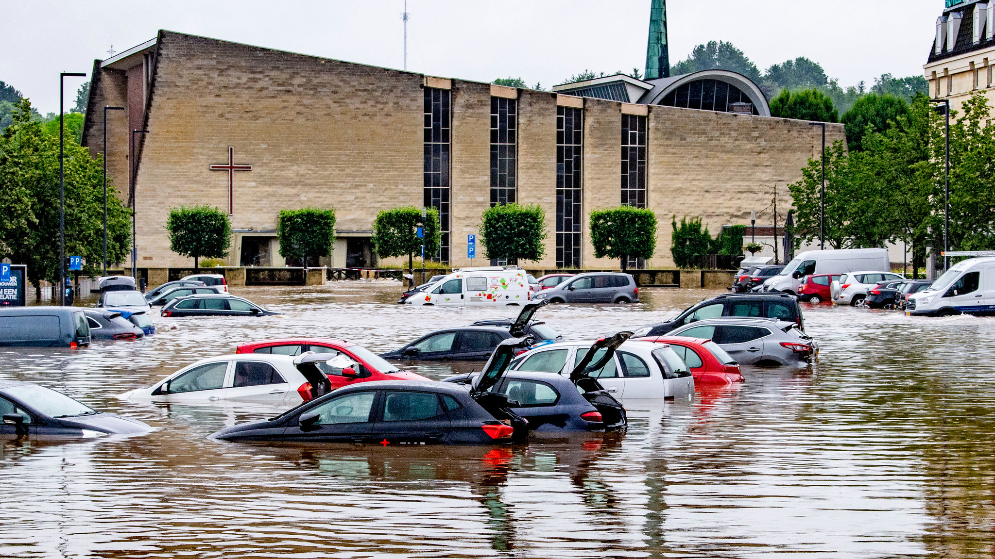Overstroming doodsteek voor weerstation Valkenburg - L1 Nieuws