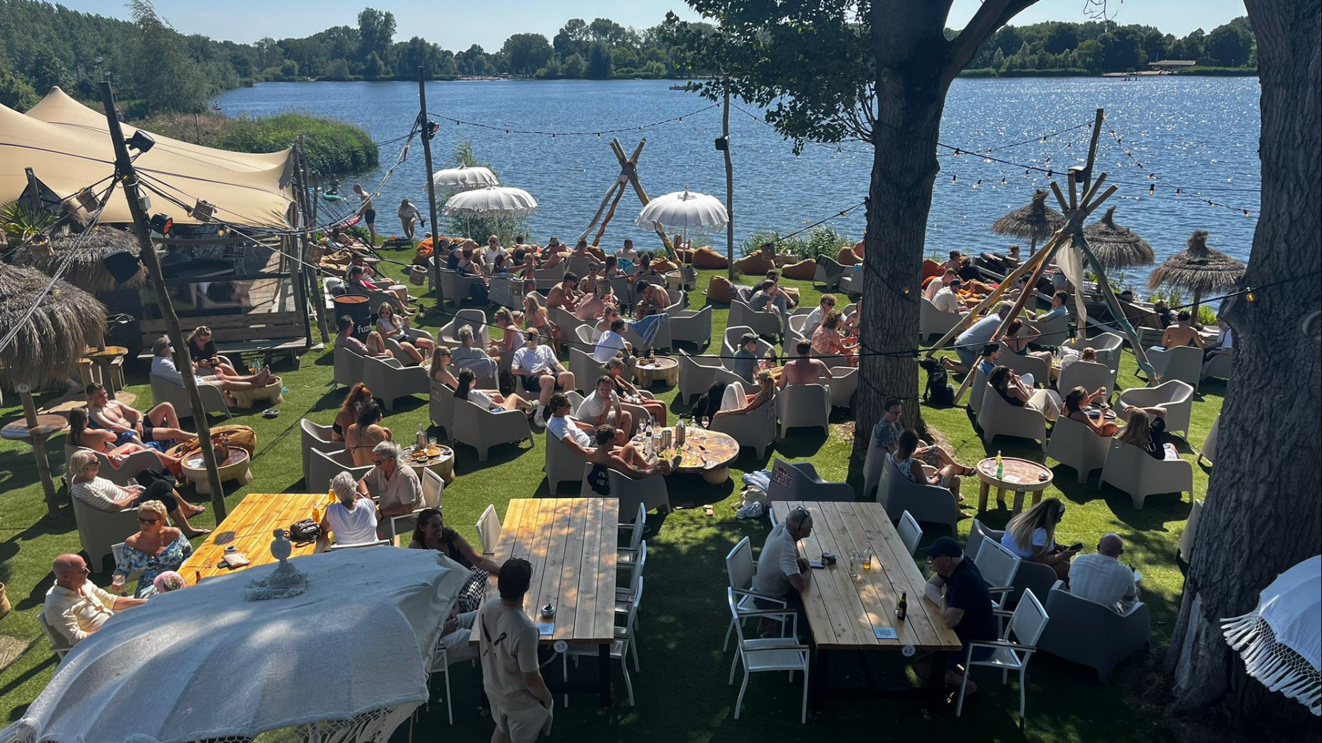 Tropisch weer | Volle stranden en terrassen - Waarschuwingen voor ...