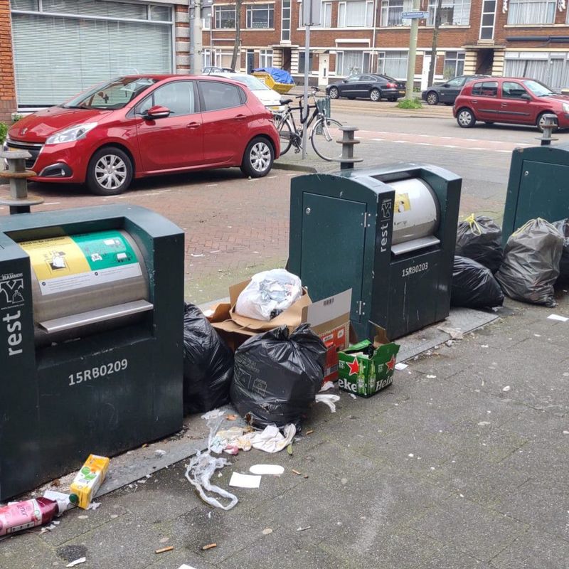 'Minder vuilniszakken naast afvalcontainers door camerabewaking' - Den Haag FM