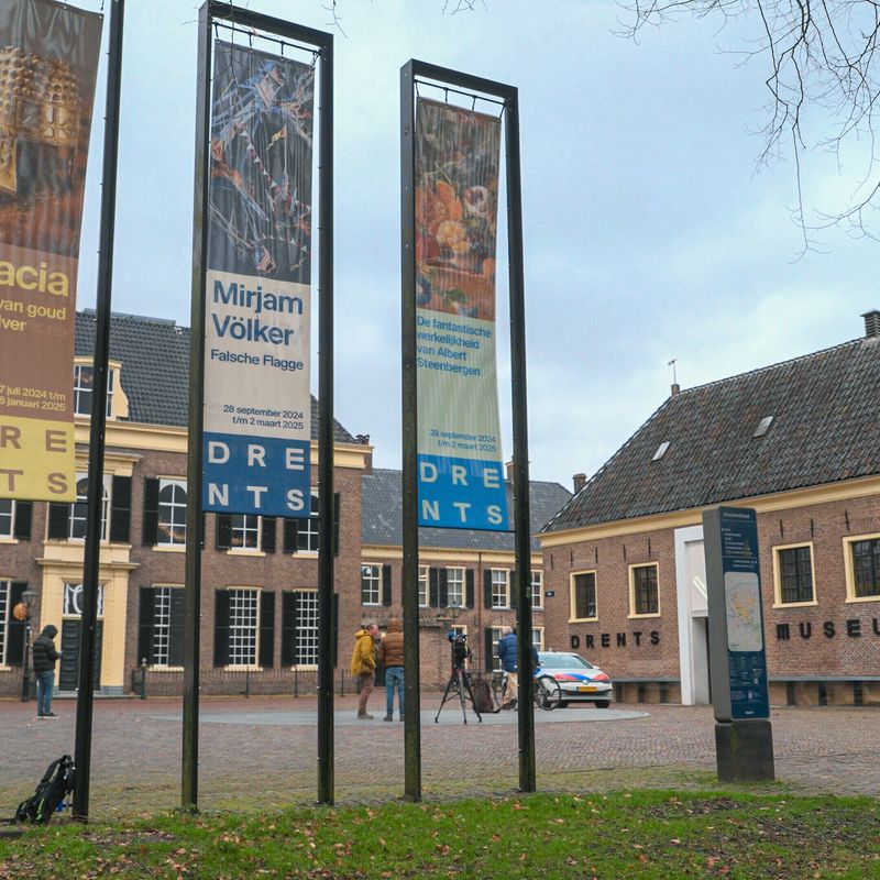 Drie verdachten kunstroof Drents Museum blijven maanden langer in de cel - RTV Drenthe