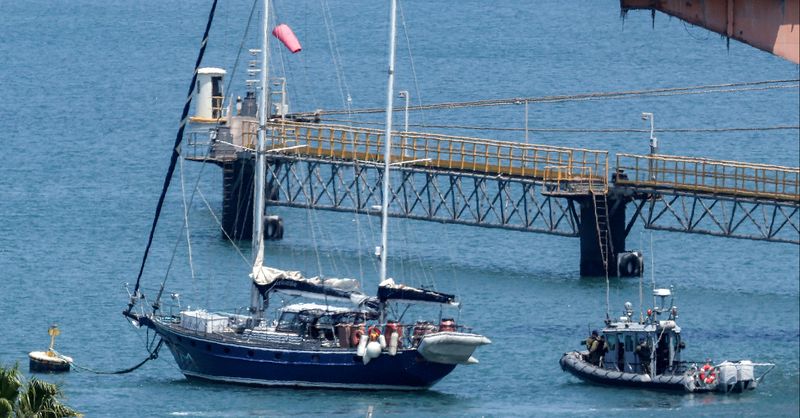 Wijkse kapitein Mark van Rennes terug naar huis na onderschepping ...