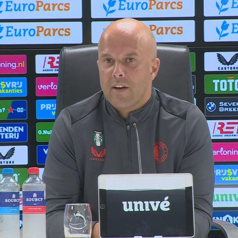 Feyenoord-trainer Slot trekt fel van leer: 'Het is pertinent onwaar dat ...