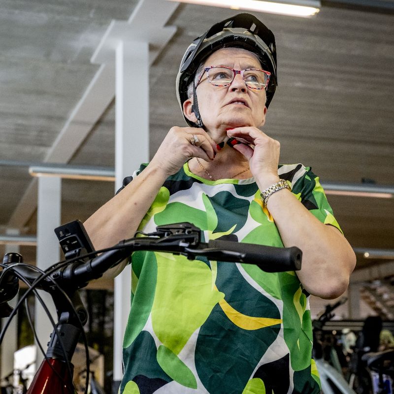 Lopend Vuur: Ook op de e-bike een helm op - RTV Noord