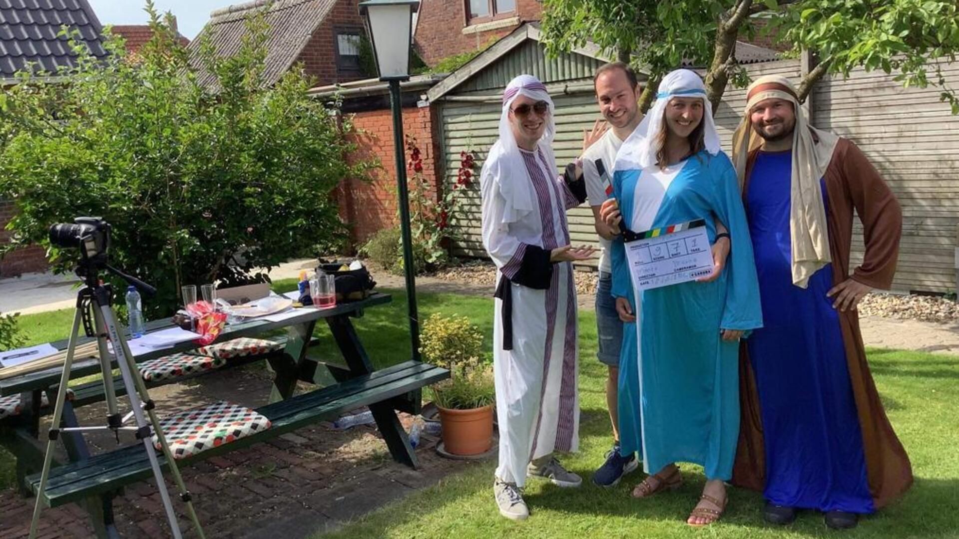 Duo Hendrik en Anouschka brengt het kerstverhaal met humor - Omroep Zeeland