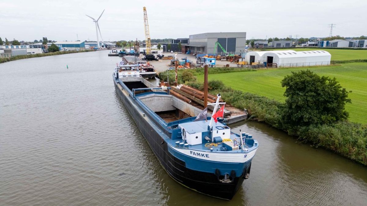 Skip út Harns lei twa dagen stil troch stroomkabel: "Sitst mar te ...