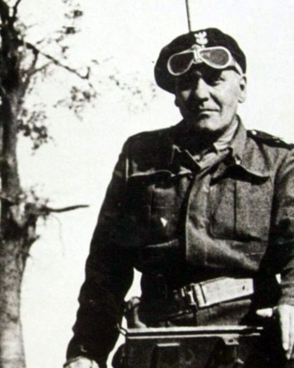 Zoon van Poolse generaal Maczek komt naar onthulling van een standbeeld ...