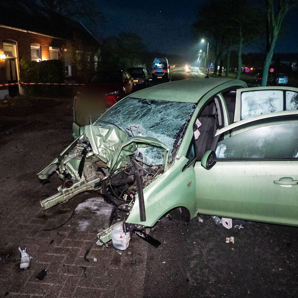 Dode en zwaargewonde bij ernstig auto-ongeluk - Omroep Gelderland