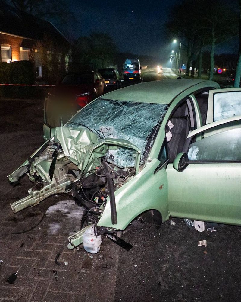 Dode en zwaargewonde bij ernstig auto-ongeluk - Omroep Gelderland